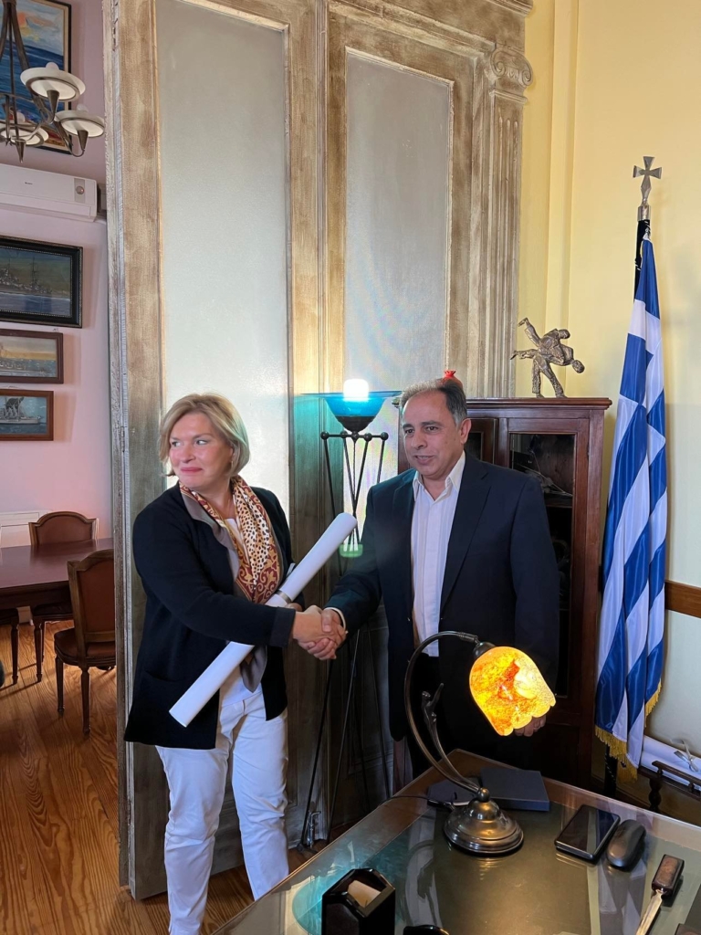 Ο Δήμαρχος Μυτιλήνης υποδέχθηκε στο Παλαιό Δημαρχείο την Αναπληρώτρια ...