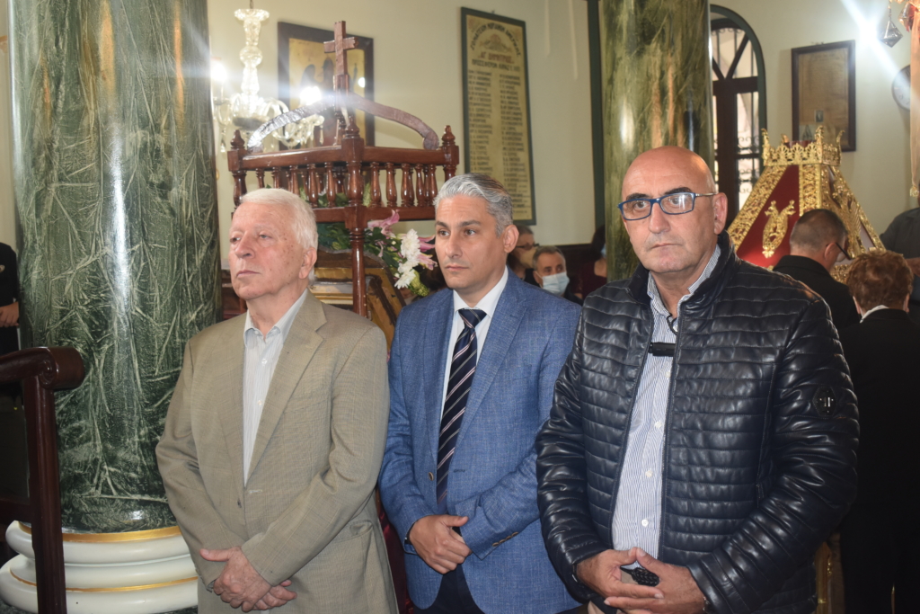 Ευχές από τον Περιφερειάρχη μετά την Θεία Λειτουργία στον Ι. Ν. Αγίου ...