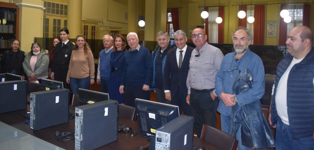Παραχώρηση ηλεκτρονικού εξοπλισμού σε φορείς από την Περιφέρεια Βορείου ...