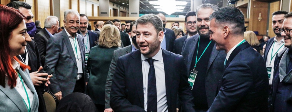 Οι μεταγραφές μεγαλώνουν το χάσμα ανάμεσα σε ΠΑΣΟΚ και ΝΔ - Lesvospen