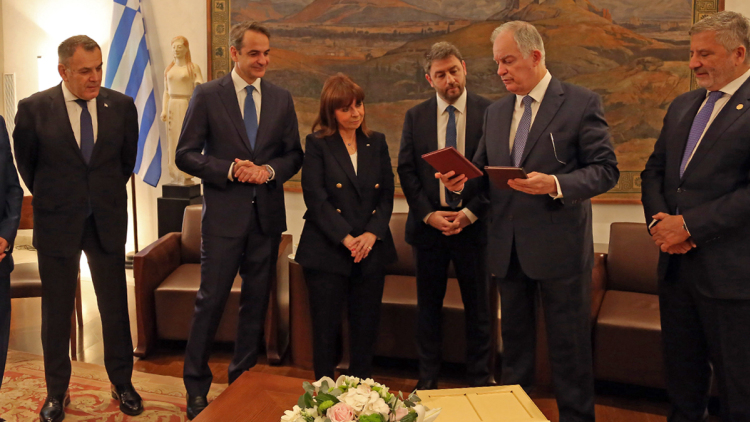 Ο «άγνωστος Χ» για πρωθυπουργός και τα απόνερα της πρότασης Ανδρουλάκη ...