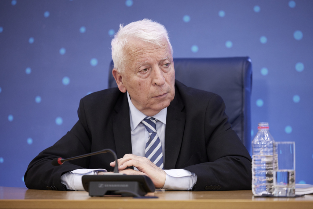 Μουτζούρης: Δηλώνουμε προς κάθε κατεύθυνση , ότι κανείς υποψήφιος μας ...