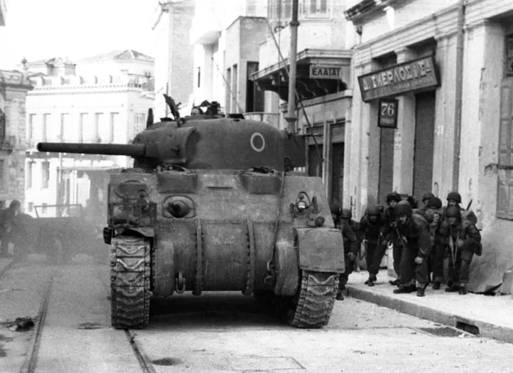 Η μνήμη του Συντάγματος Μακρυγιάννη, Δεκέμβριος 1944 - Lesvospen