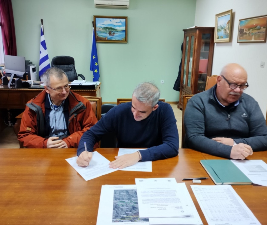 Υπεγράφη η σύμβαση για έργα αγροτικής οδοποιίας στη Δ.Ε. Πλωμαρίου ...