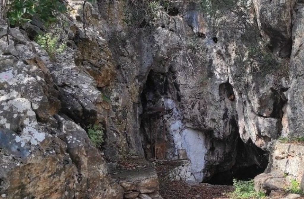 Πεζοπορίες στα σπήλαια της Θερμής - Lesvospen