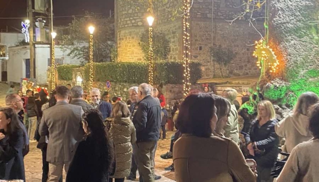 Γιορτινή ατμόσφαιρα στα Χύδηρα: Πλημμύρισε η πλατεία από κόσμο και ...